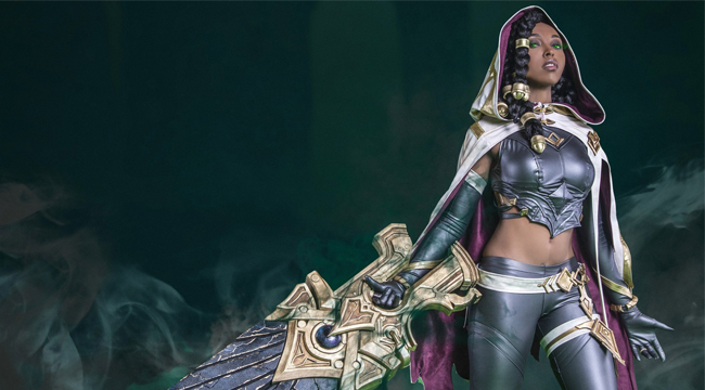 LMHT: Cosplay Senna mạnh mẽ với thần thái nữ thần chiến tranh
